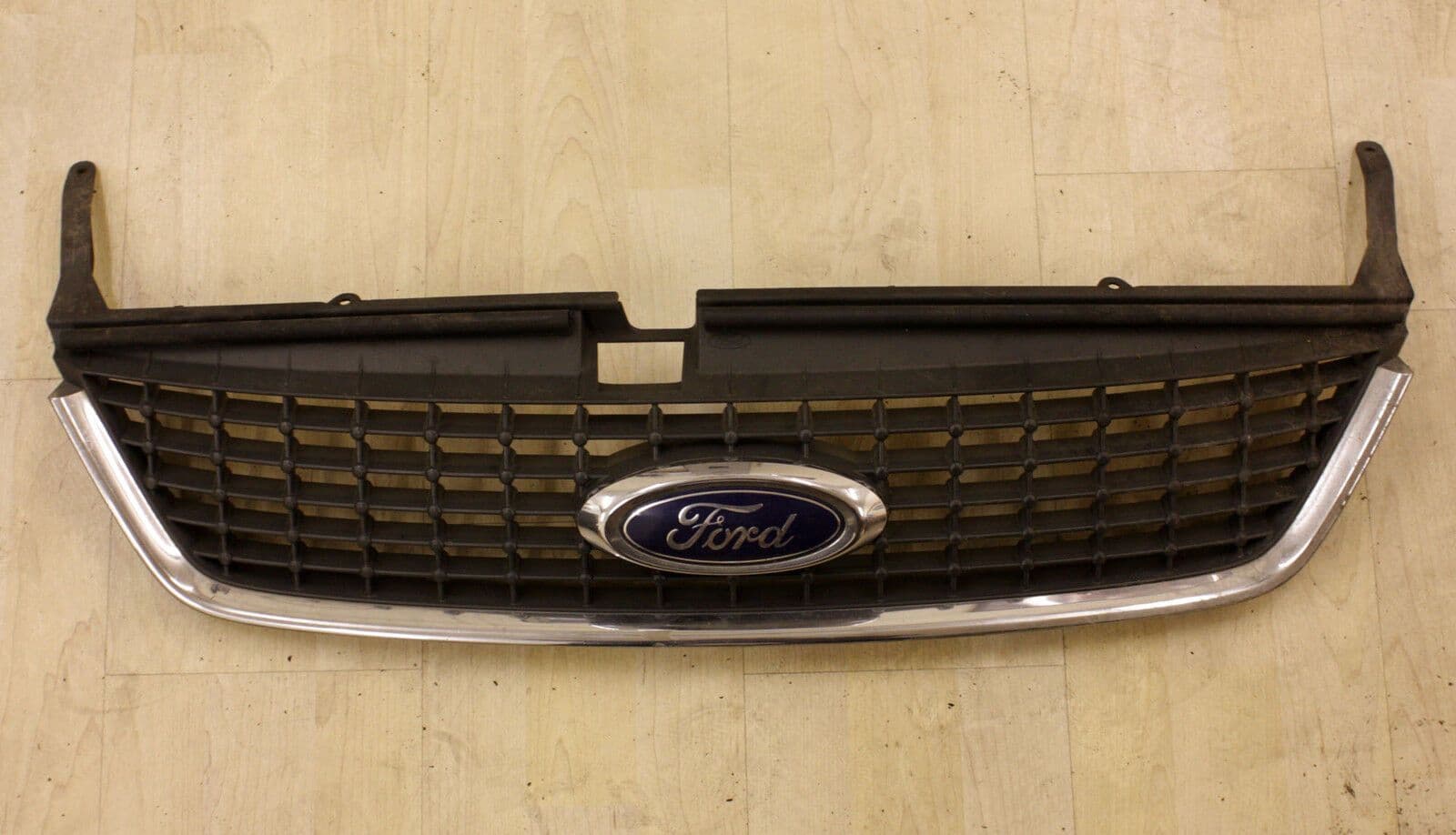 GENUINE FORD MONDEO MK4 CHROME FRONT BLACK GRILL FORD BADGE 2007 - 2010