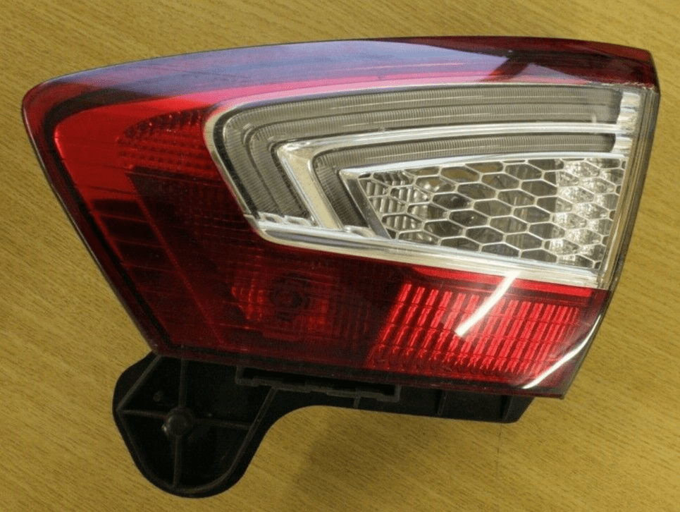 GENUINE FORD MONDEO MK4 HATCHBACK RIGHT INNER LED BRAKE TAIL LIGHT 2010 ...