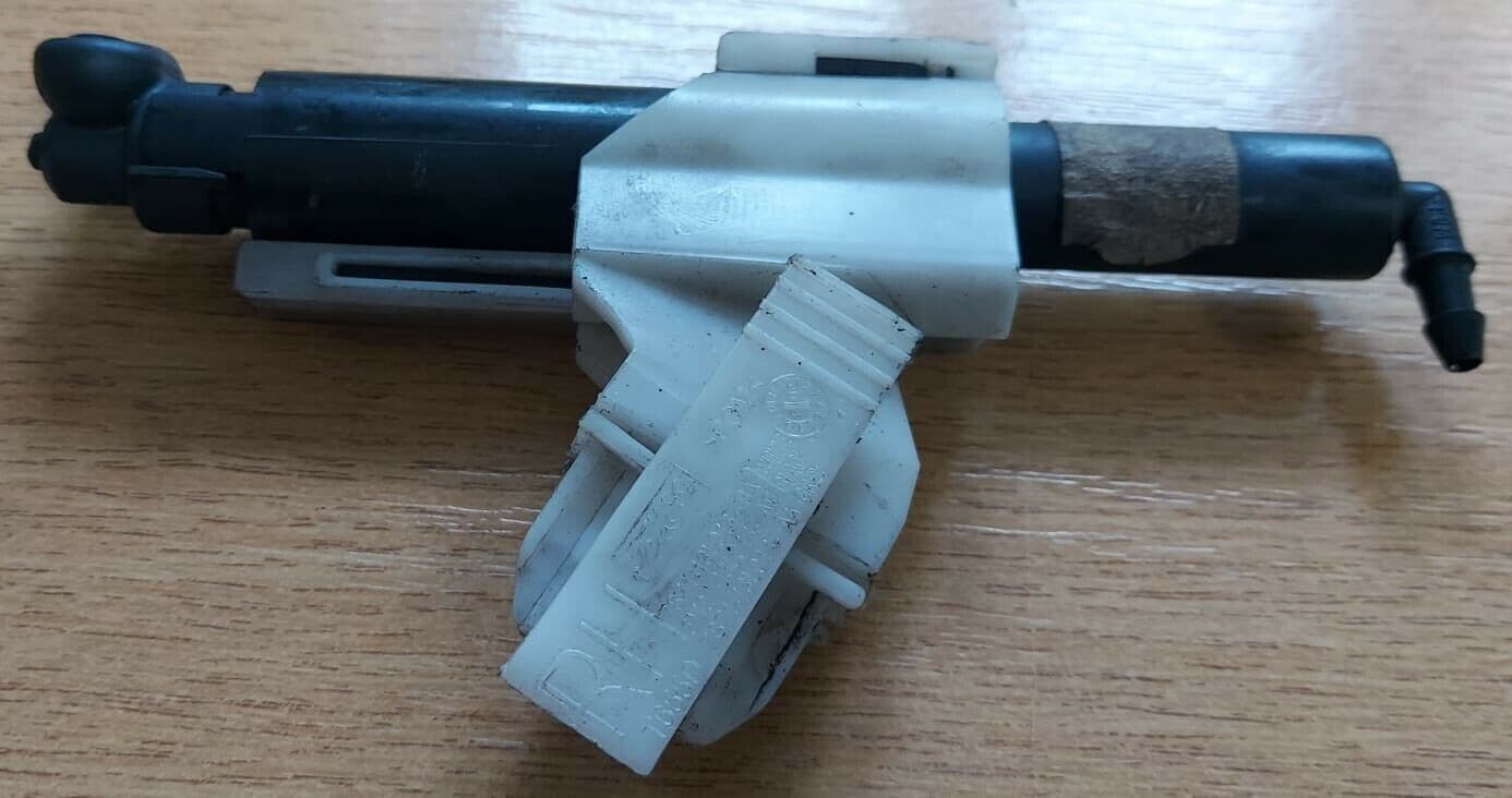 GENUINE FORD MONDEO MK4 XENON HEADLIGHT WASHER JET RIGHT DRIVER OS 2007 ...