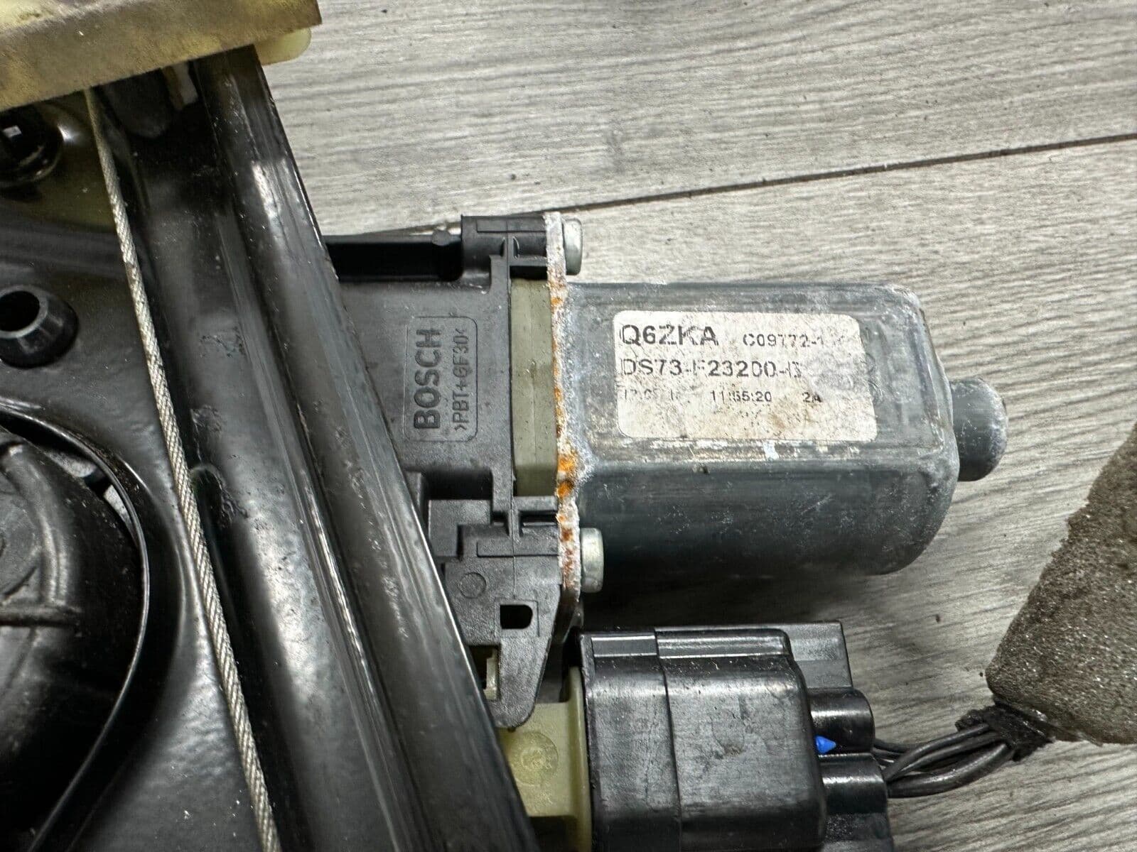 GENUINE FORD MONDEO MK5 FRONT RIGHT DRIVER WINDOW REGULATOR MOTOR 2015 ...