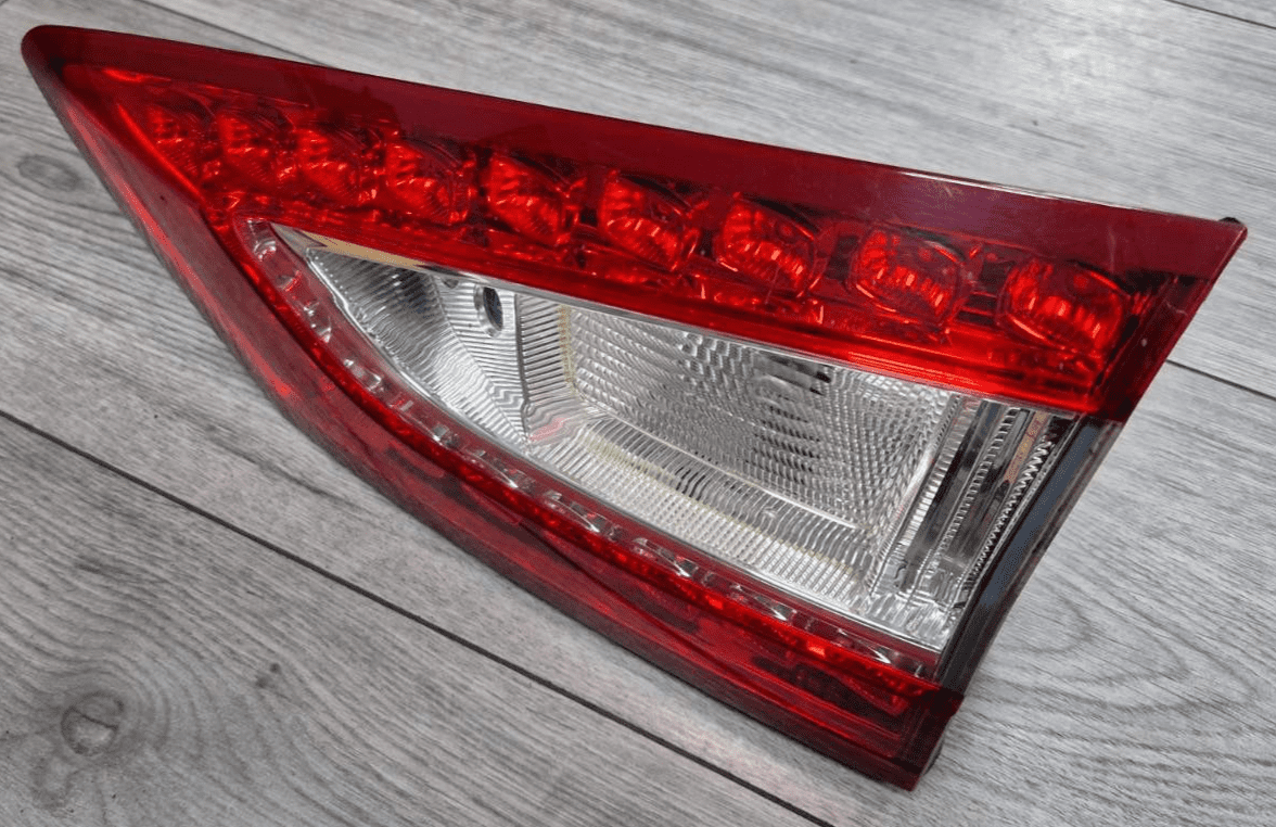 GENUINE MONDEO MK5 ESTATE REAR RIGHT INNER TAIL LIGHT CLUSTER 2015-2019
