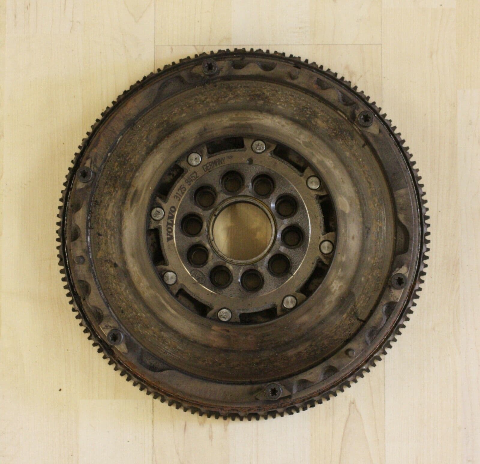 GENUINE VOLVO C30 2 5 T5 PETROL FLYWHEEL 31259452 2005 - 2012