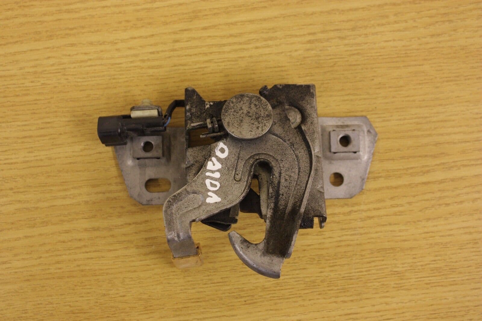 GENUINE VOLVO S40 V50 BONNET CATCH LATCH LOCK 30716530 30716529 2004 - 2012