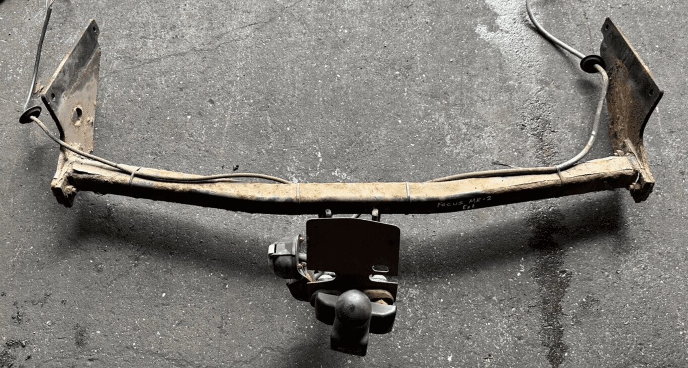 NON GENUINE FORD FOCUS MK2 ESTATE TOWBAR TOW BAR WITH ELECTRIC PLUG ...