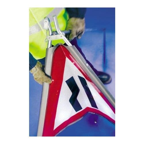 Quazar 7001 600 EF 750mm Man at Work Sign