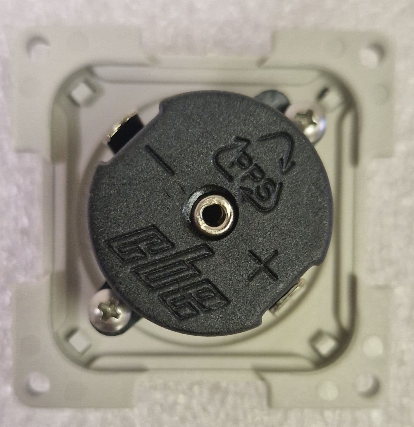 CBE 12v Cigar Socket With Cover 270184, Caravan & Motorhome CBE ...