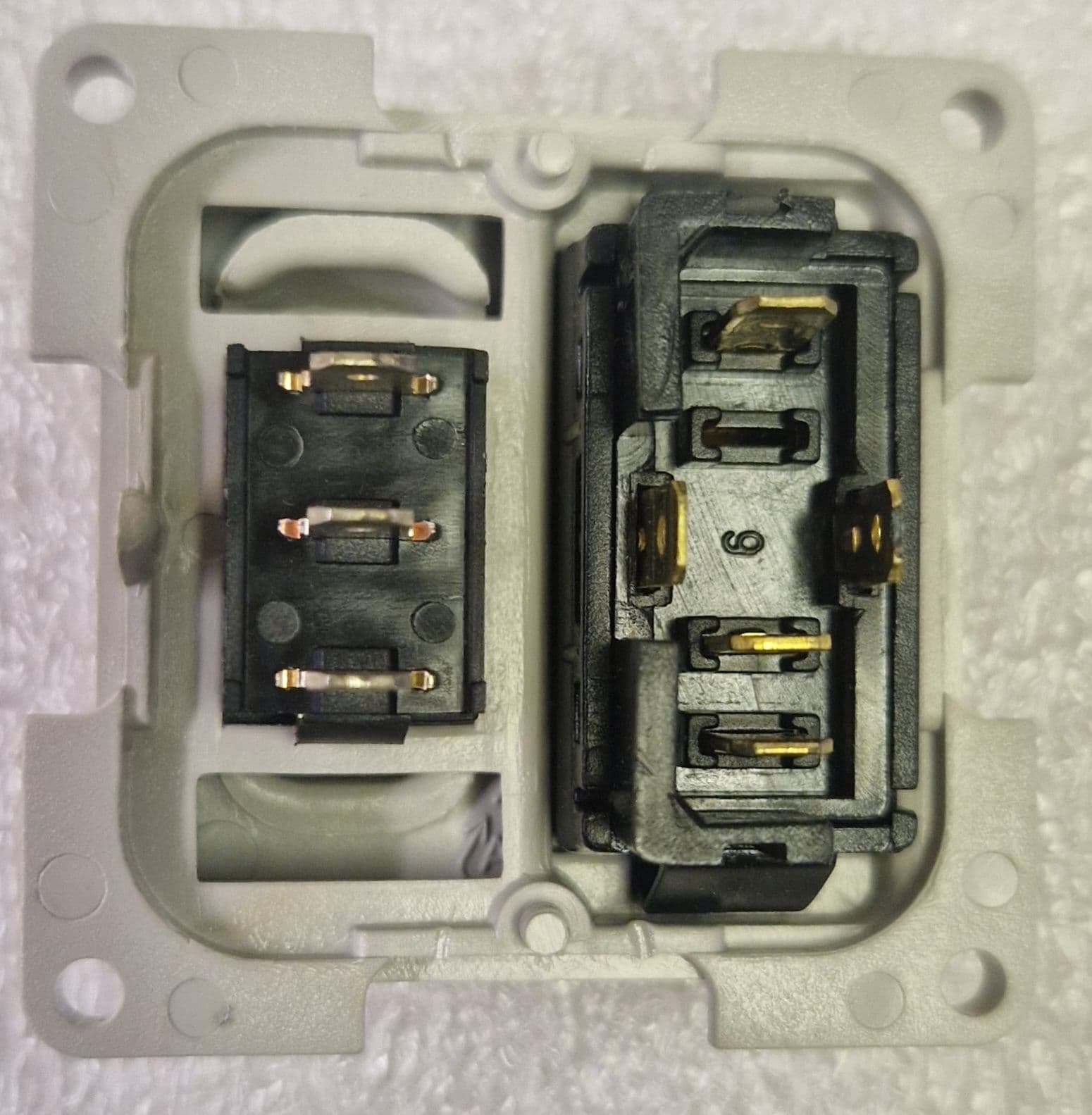 CBE Step + Light Switch 272114, CBE electrical, Caravan & Motorhome ...