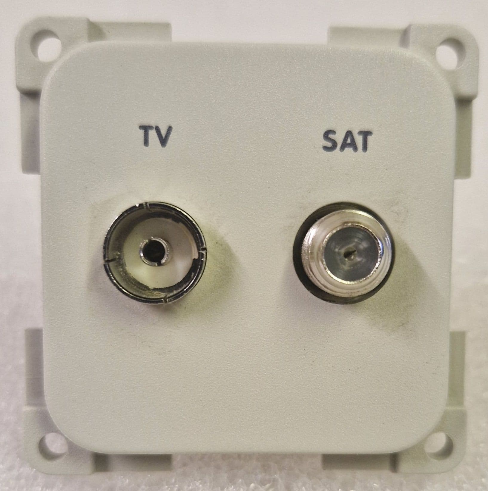 CBE TV + Satellite Socket 270414, CBE electrical, Caravan, Campervan ...