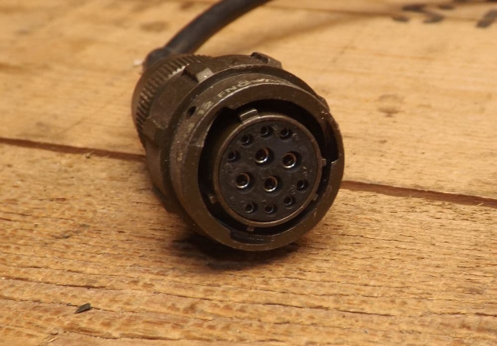 7 pin male to 12 pin female cable