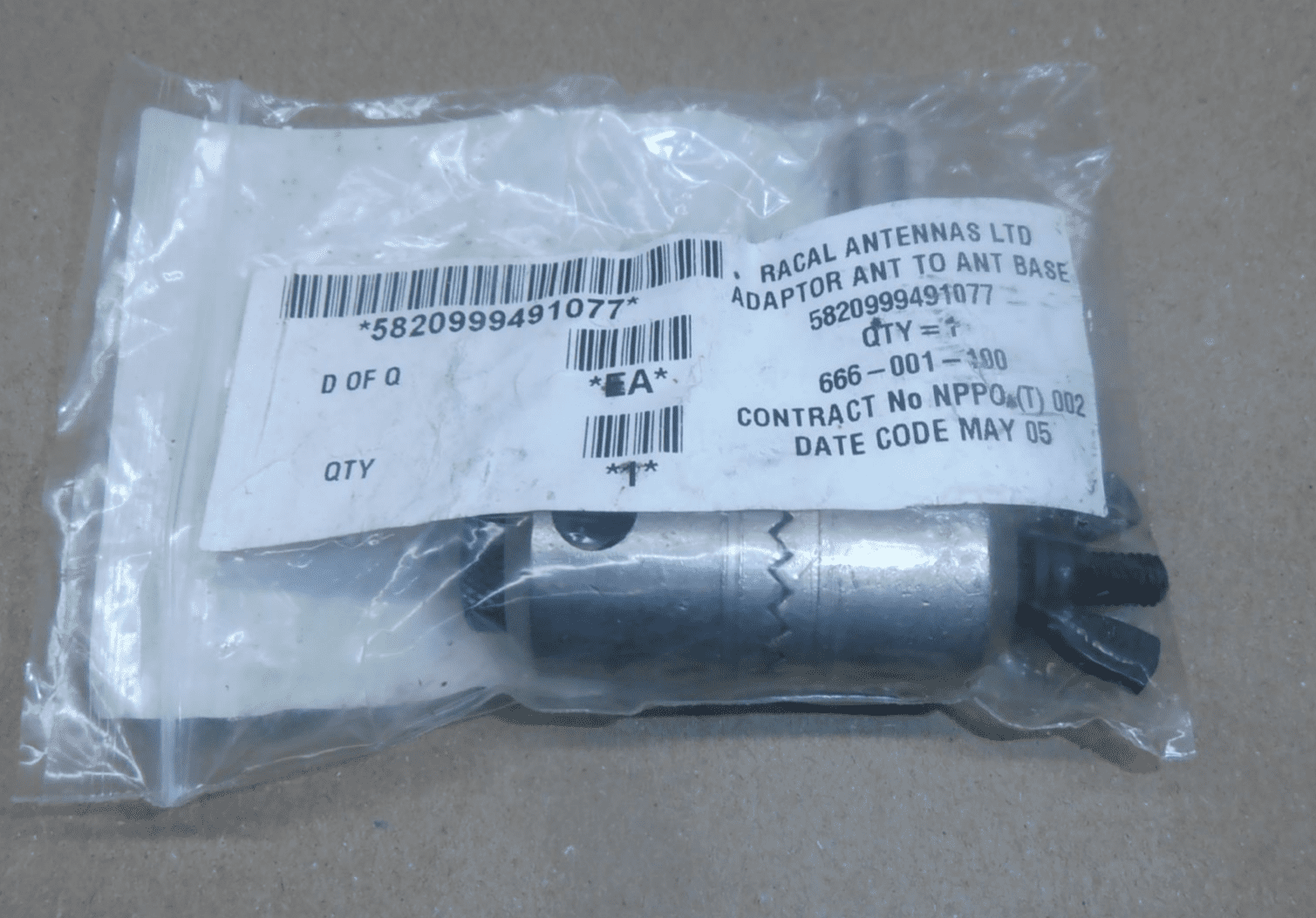 Adaptor antenna to antenna base