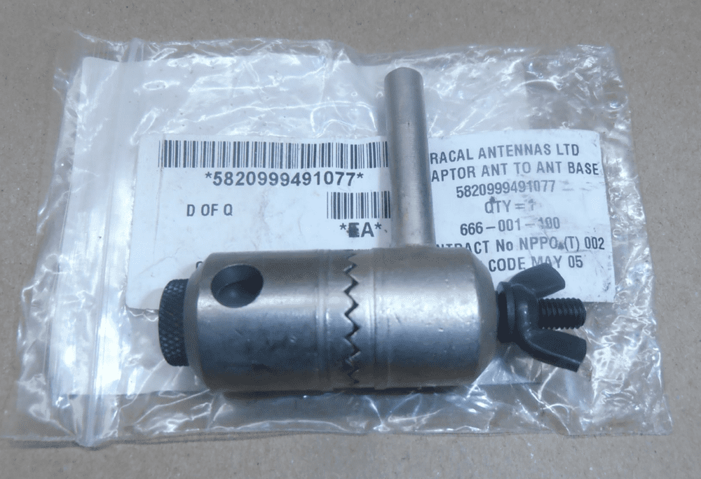 Adaptor antenna to antenna base
