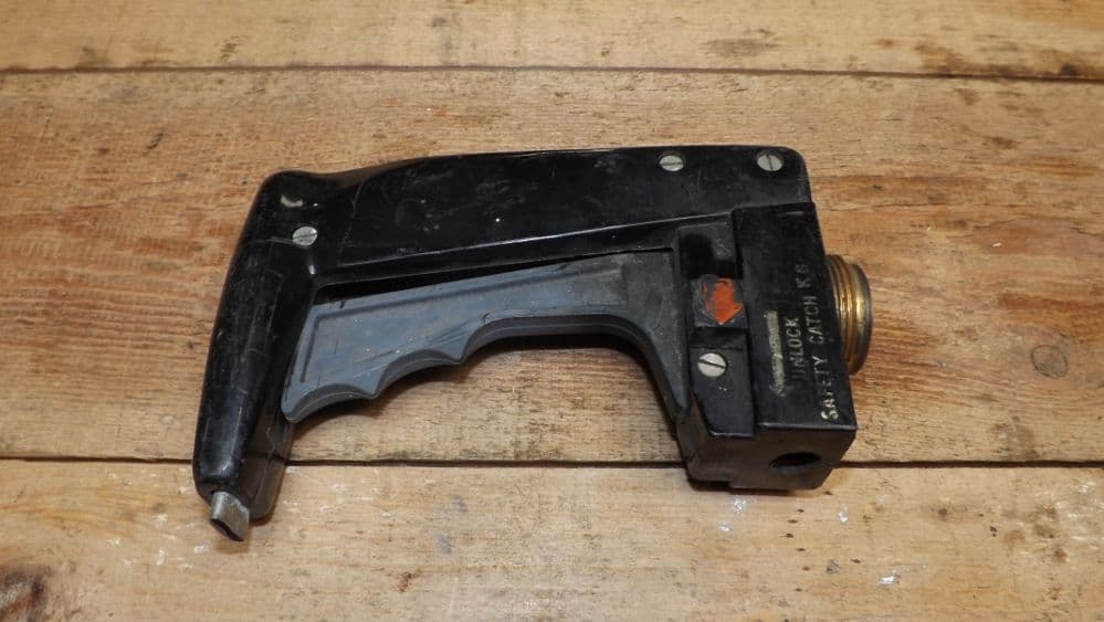 Fire extinguisher handle