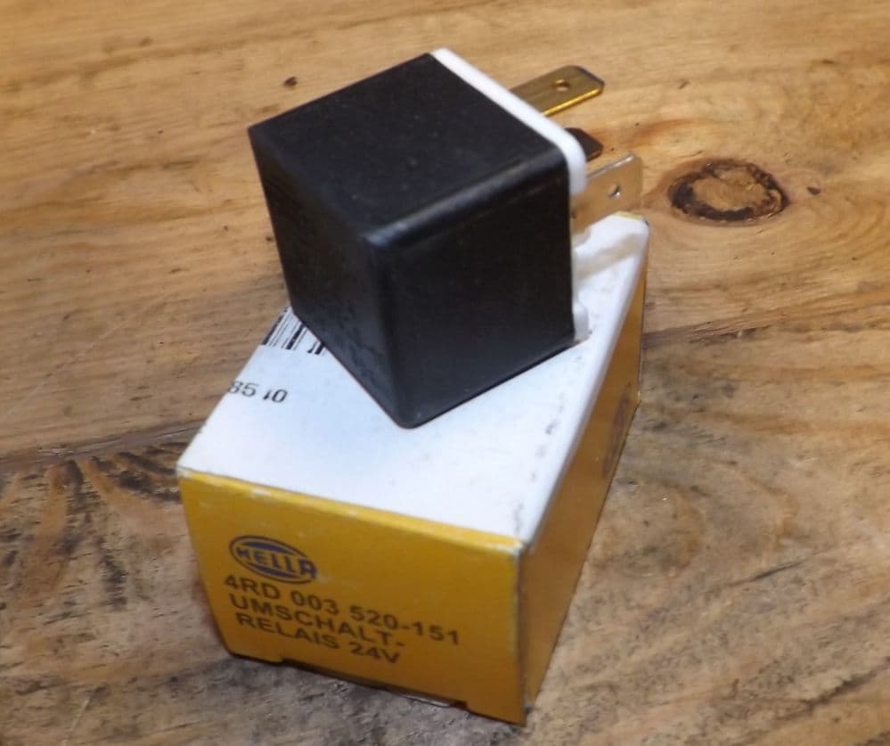 Hella 24 volt relay 5 pin JCB 716/11100
