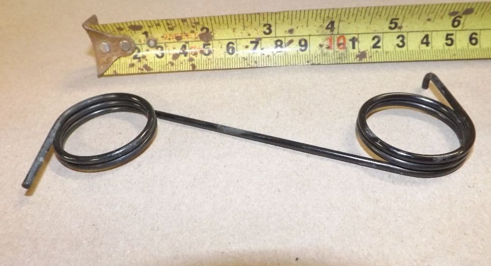 Wheel nut retainer spring