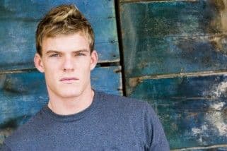 Alan Ritchson "Aquaman" Smallville Genuine Signed Autograph 10 x 8 COA 947