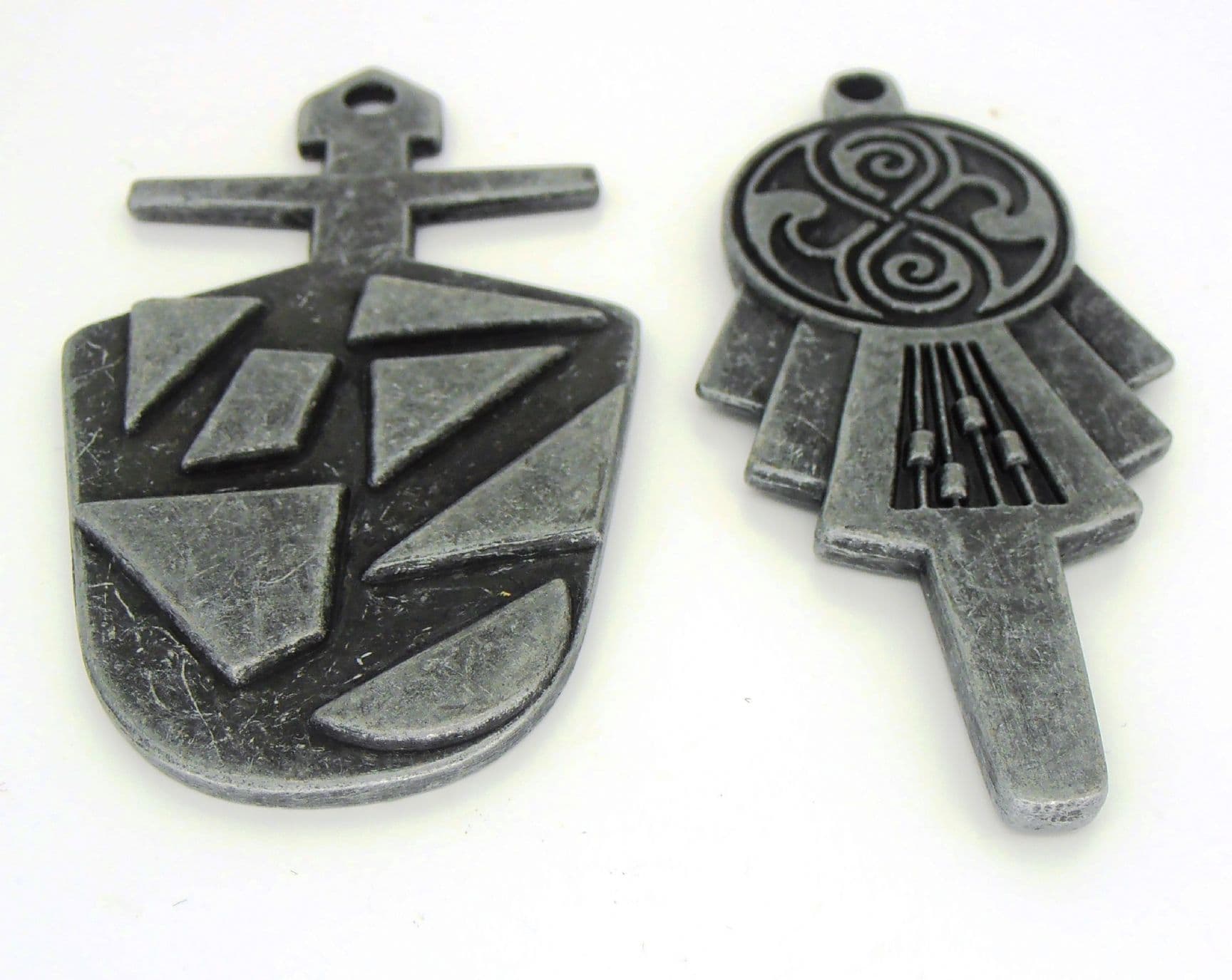 Doctor Who a pair of ANTIQUE SILVER TARDIS KEYS Scale 1 1 prop replica