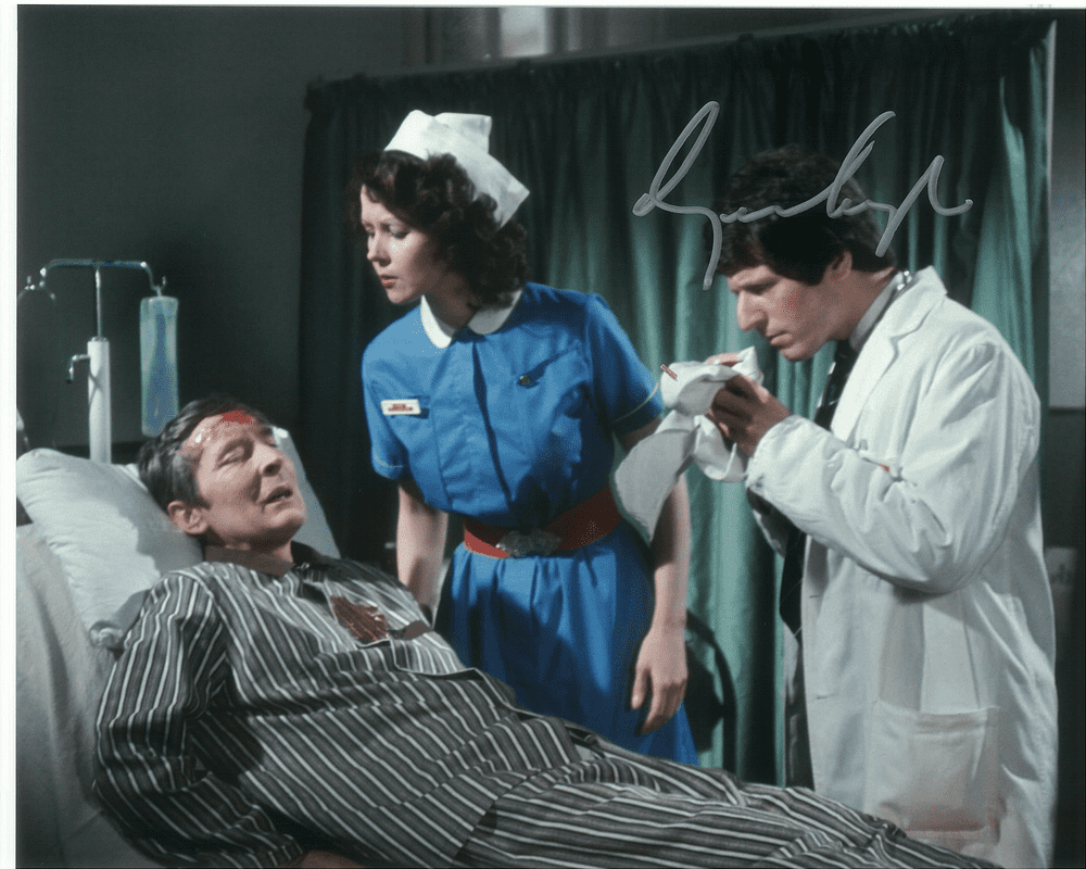 George Layton - Doctor in Charge 10x8 genuine signed autograph 10231