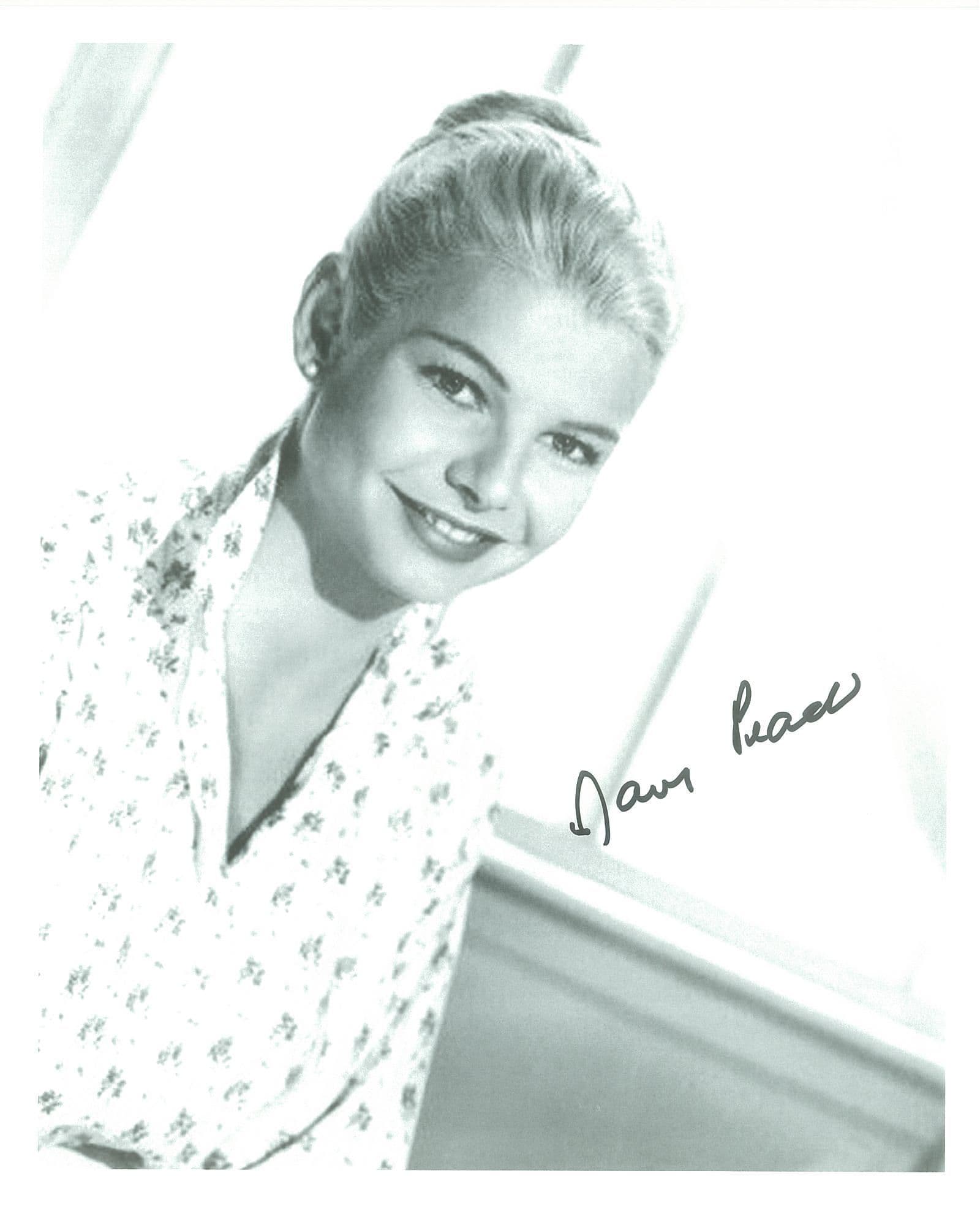 Mary Peach Acting legend -Genuine Signed Autograph 10 x 8 COA 10045