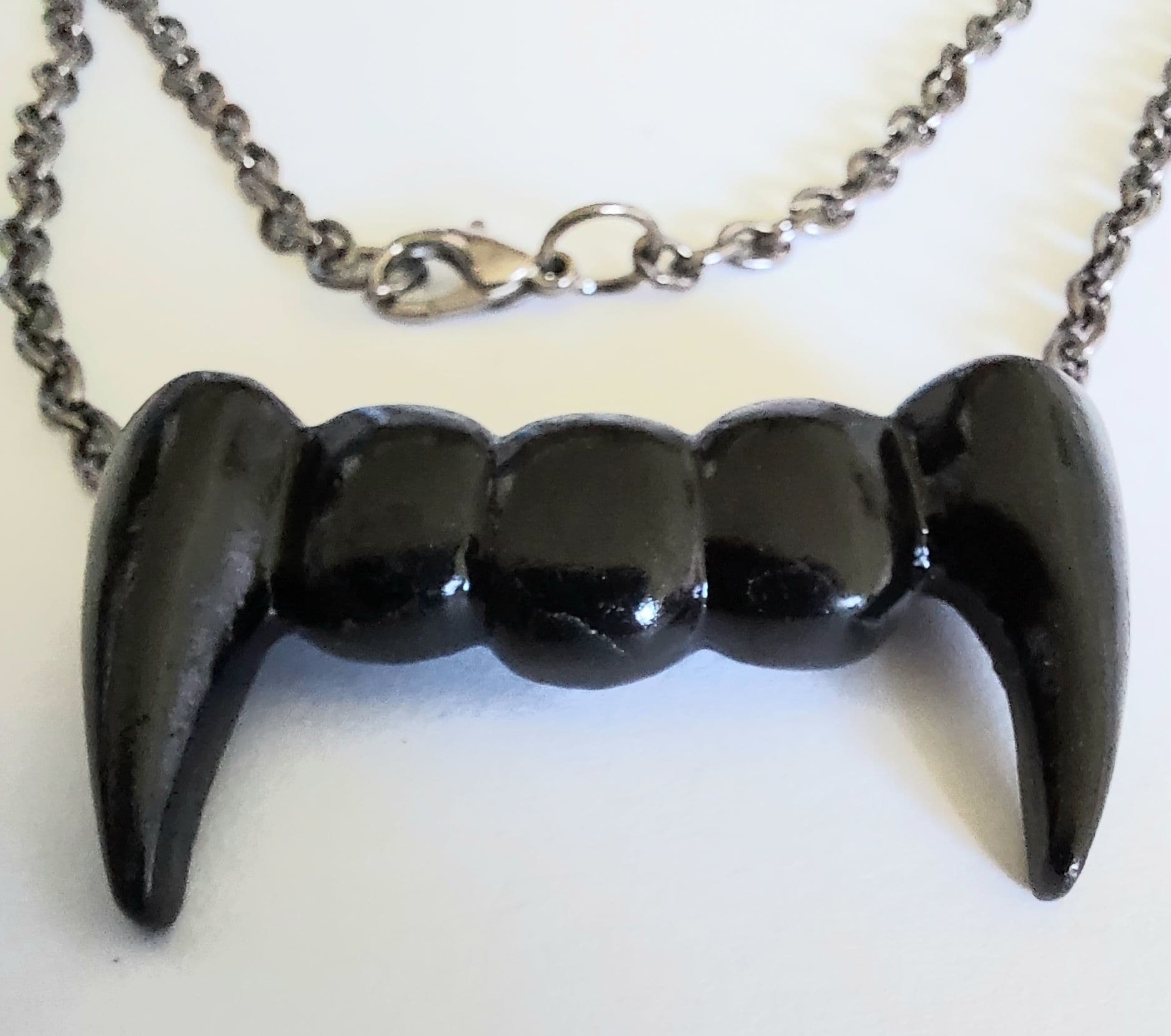 VAMPIRE RETRO BLACK TEETH pendant Necklace Halloween Gothic 2806