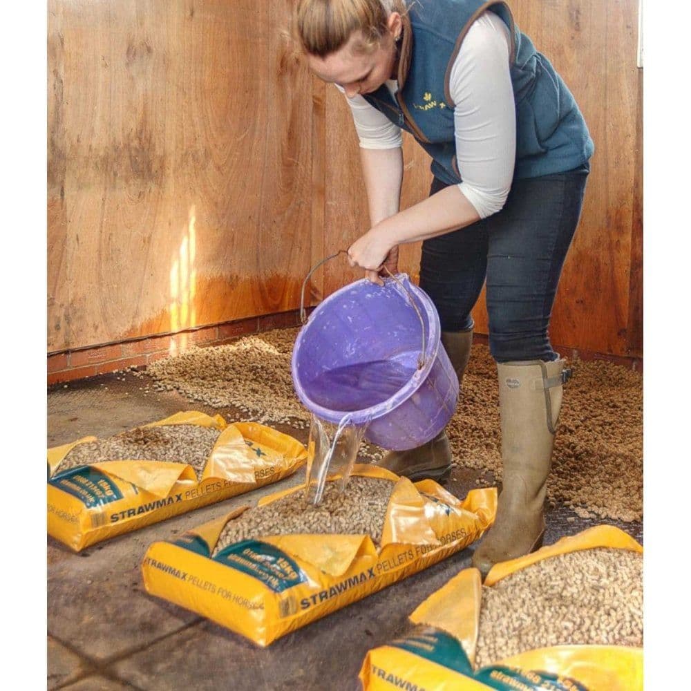 Strawmax Straw Pellet Bedding for Horses 15kg