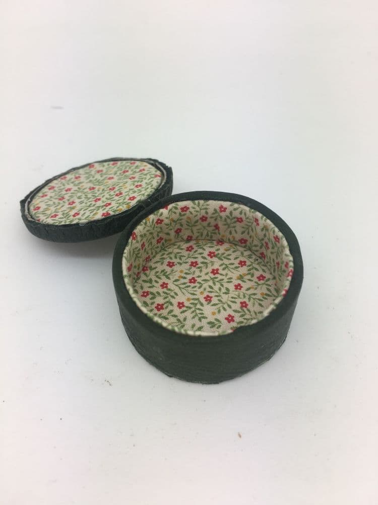 Arts & Craft hat box