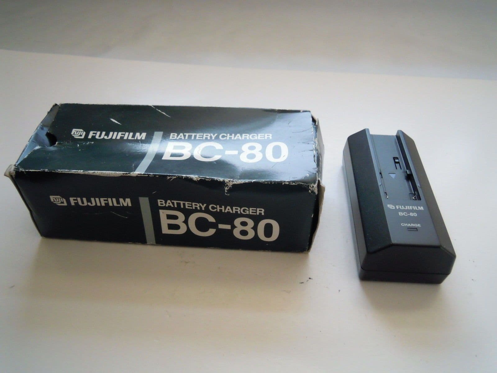 FUJIFILM BC-80 BATTERY CHARGER