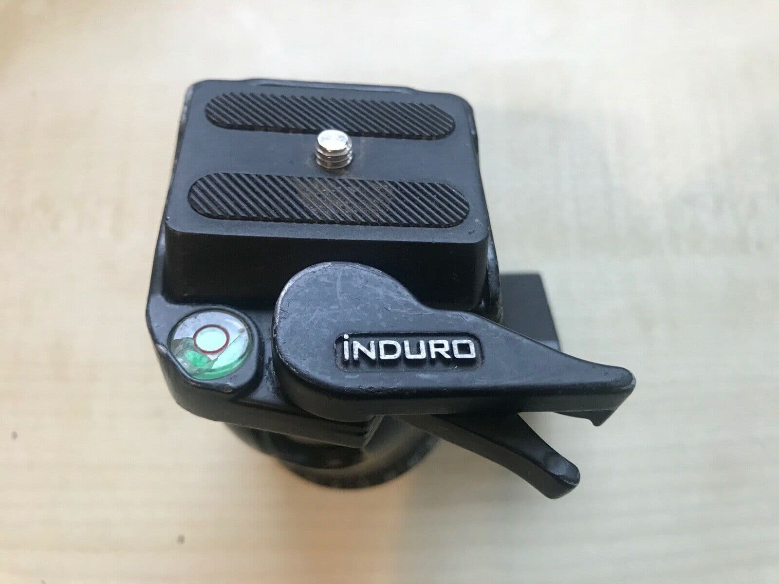 INDURO SA23 BALL AND SOCKET HEAD WITH QUICK RELEASE PLATE UP TO 8KG