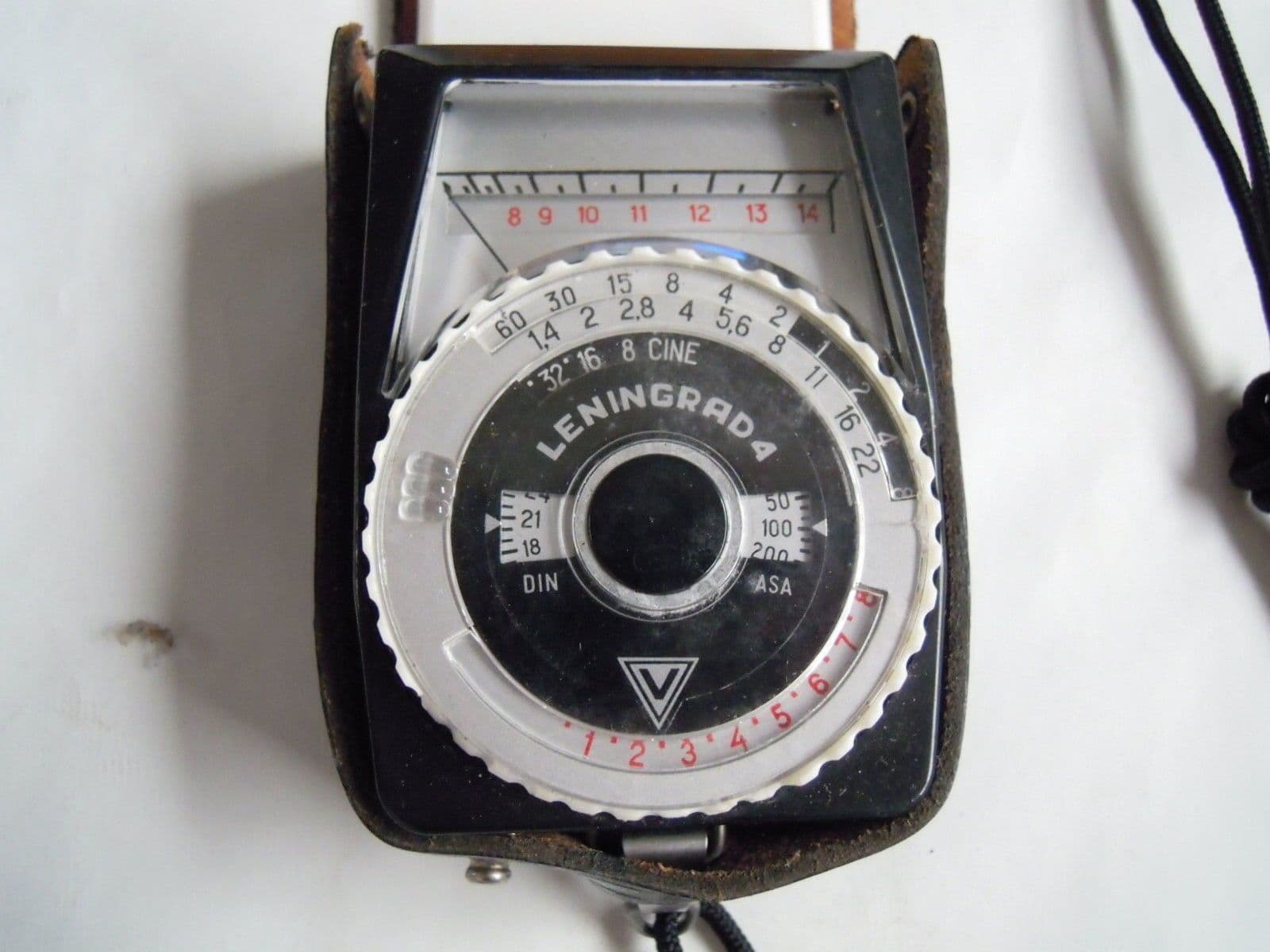 LENINGRAD LIGHT METER IN CASE WITH INSTRUCTIONS