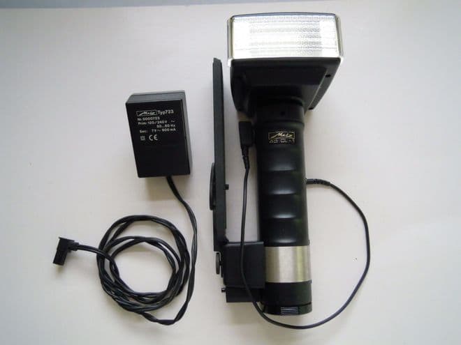 METZ 45 CL-1 FLASH GUN WITH BRACKET AND CHARGER