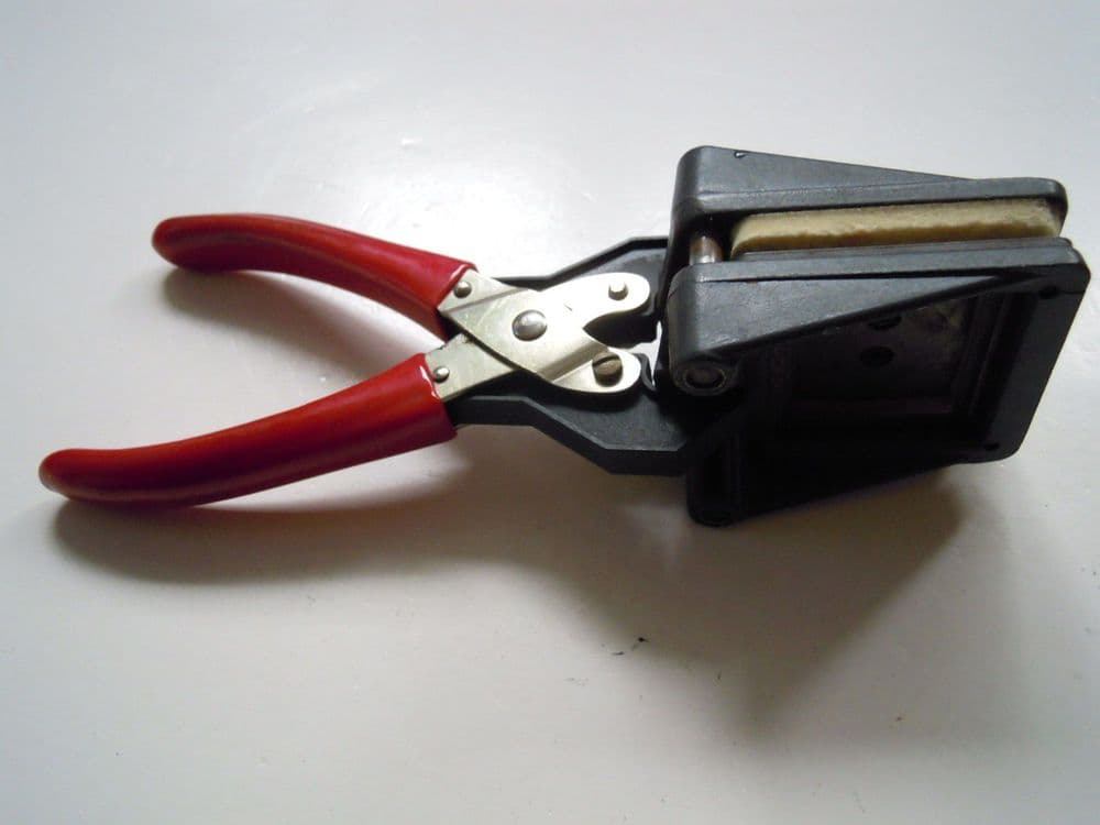 SHACKMAN UK PASSPORT PUNCH