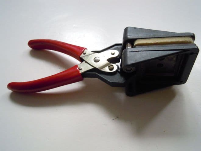 SHACKMAN UK PASSPORT PUNCH