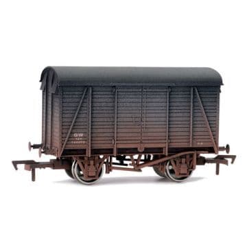 4F-021-002 GWR Box Van 144837 Weathered