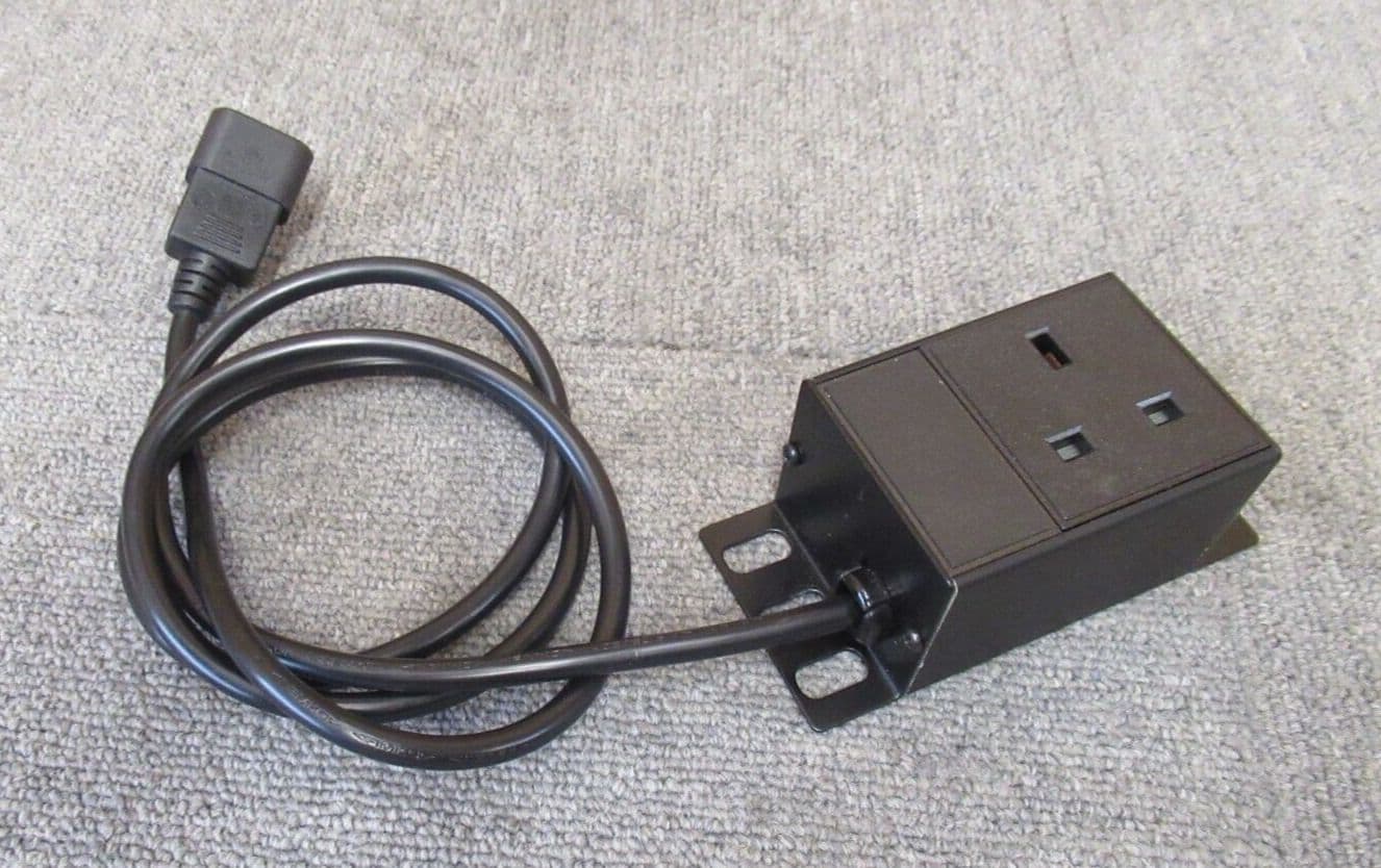 1 Way UK Mains Sockets 1U To IEC C14 Plug Power Distribution Unit 1M Cable