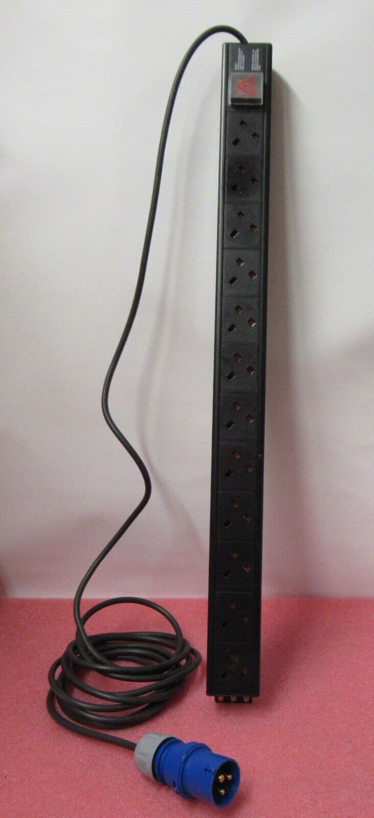 12 Way Vertical PDU UK Socket 16A IEC 60309 Plug Switched 3M - P/N V13/12