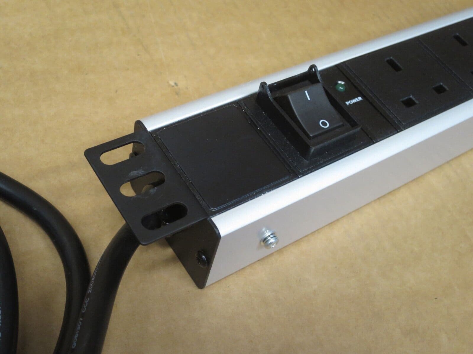 19" 1U Rackmount 16A 250V Single Phase to 6-Way UK Output PDU On/Off Switch 3M