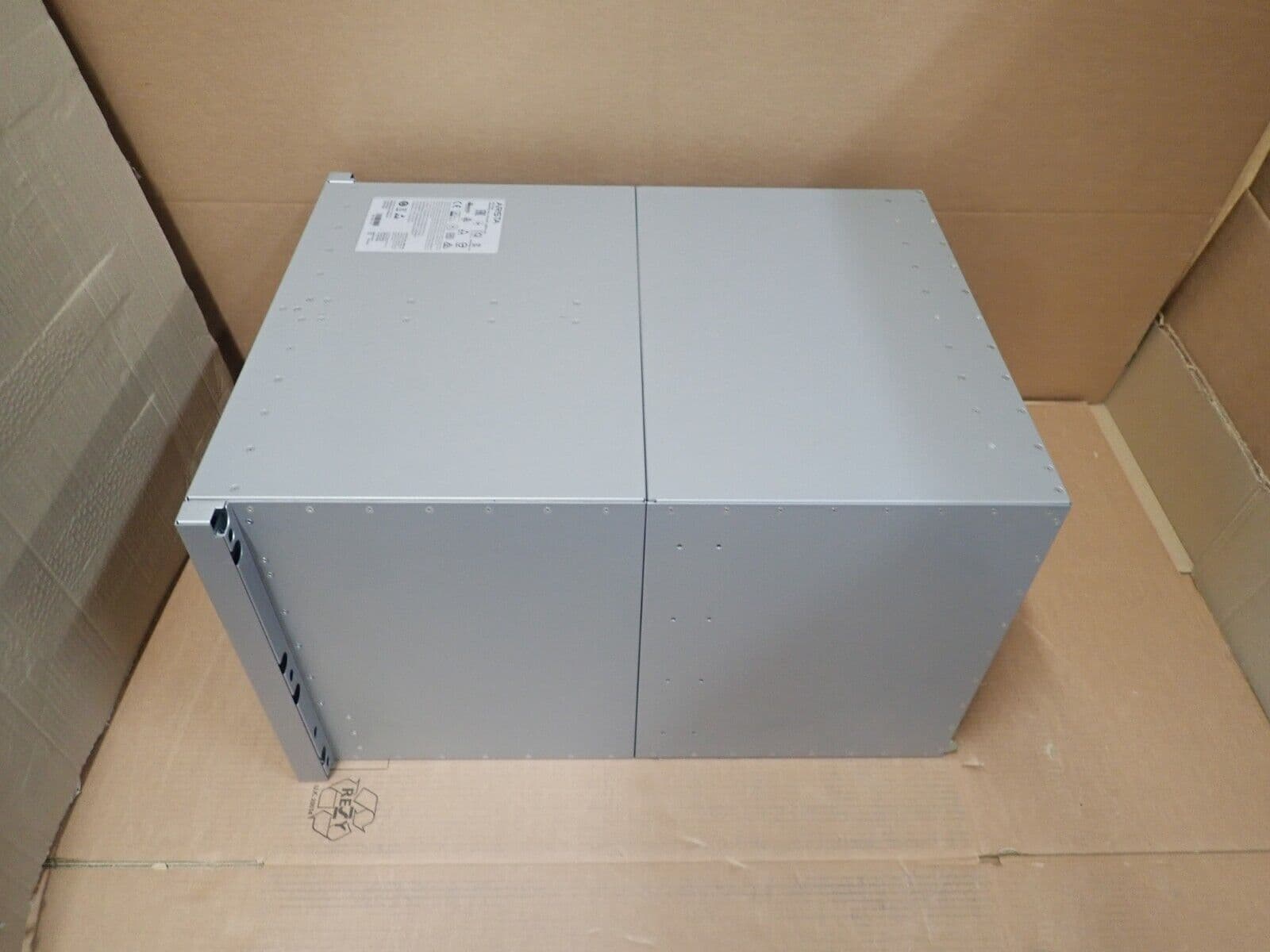 2 x Arista DCS-7304 Switch each with 32 x 100GbE QSFP100 ports DCS ...