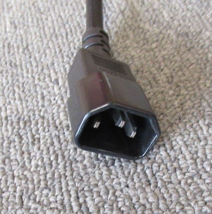 8 UK Output On/Off Switch Horizontal Powerstrip PDU 2 5M 1U C14 Plug