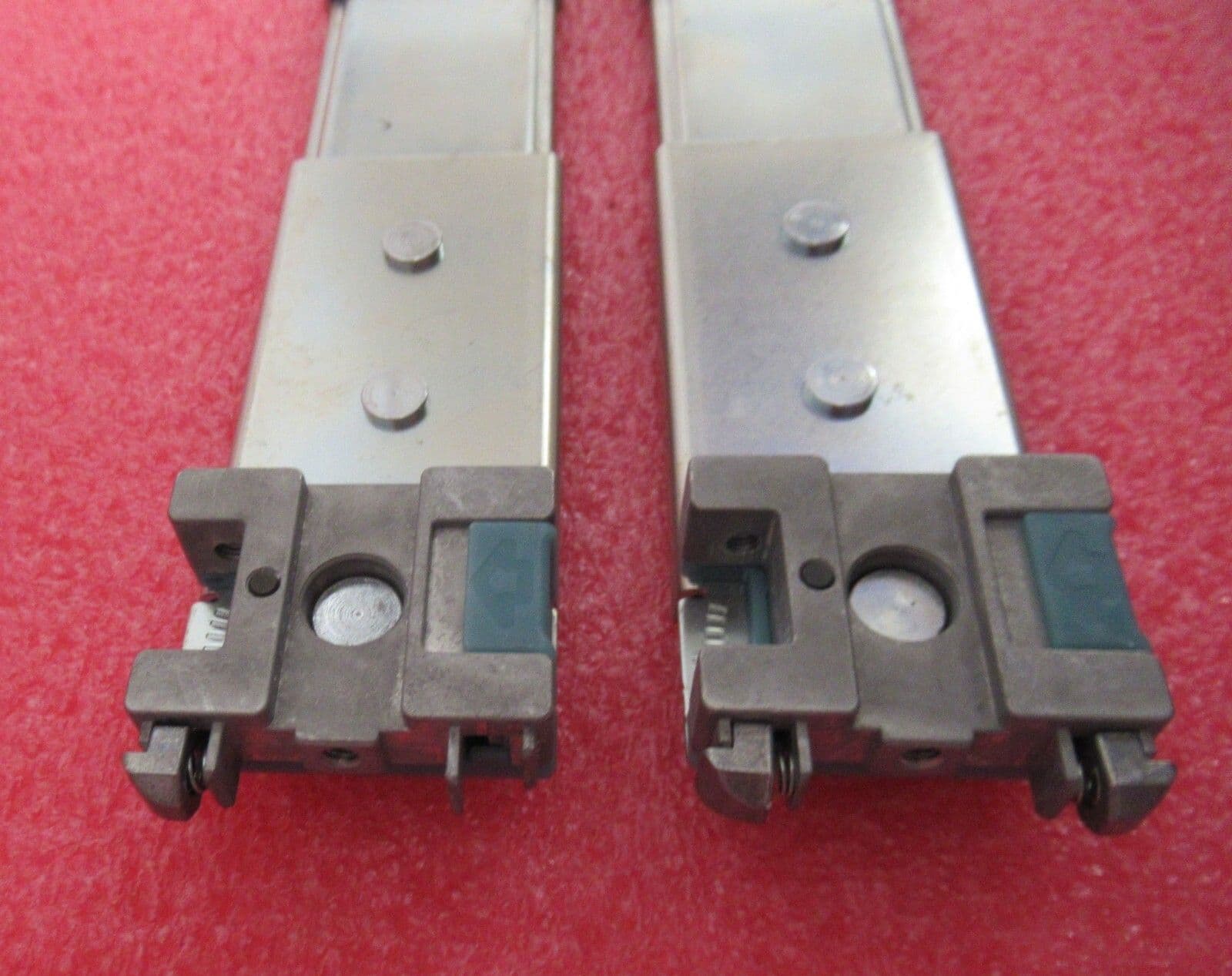 Accuride 01152 Sliding Rack Mount Server Rails Left & Right 1U 585mm To ...