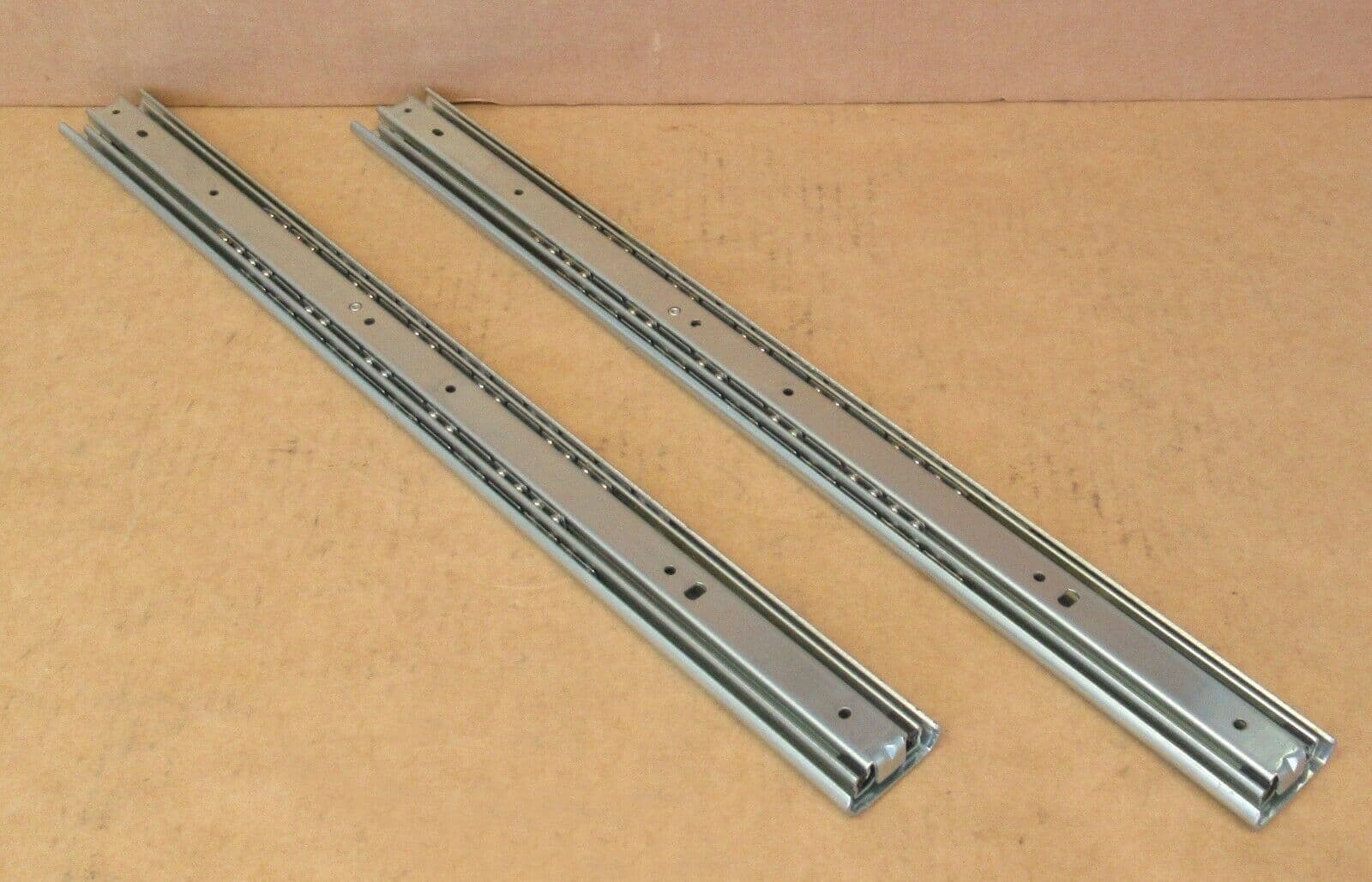 Accuride Sliding Rails with Lock In and Lock Out Feature Screws DZ3607 ...