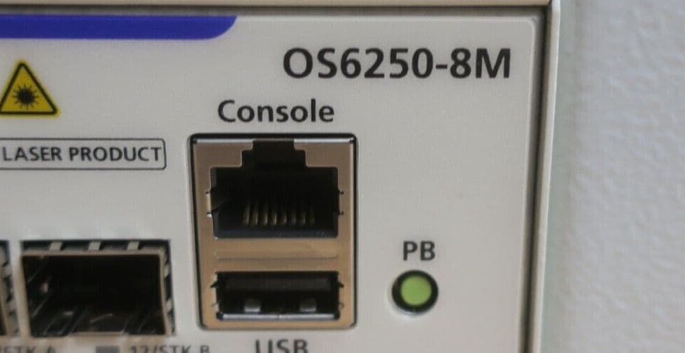 Alcatel-Lucent OmniSwitch OS6250-8M 8x 10/100 RJ45 2x1Gb RJ45/SFP 2 SFP ...