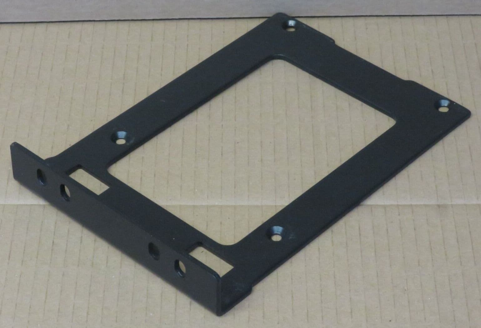 APC 2x Rack Mount Ear Brackets 3U for SRT5K SRT6K 870-24120B