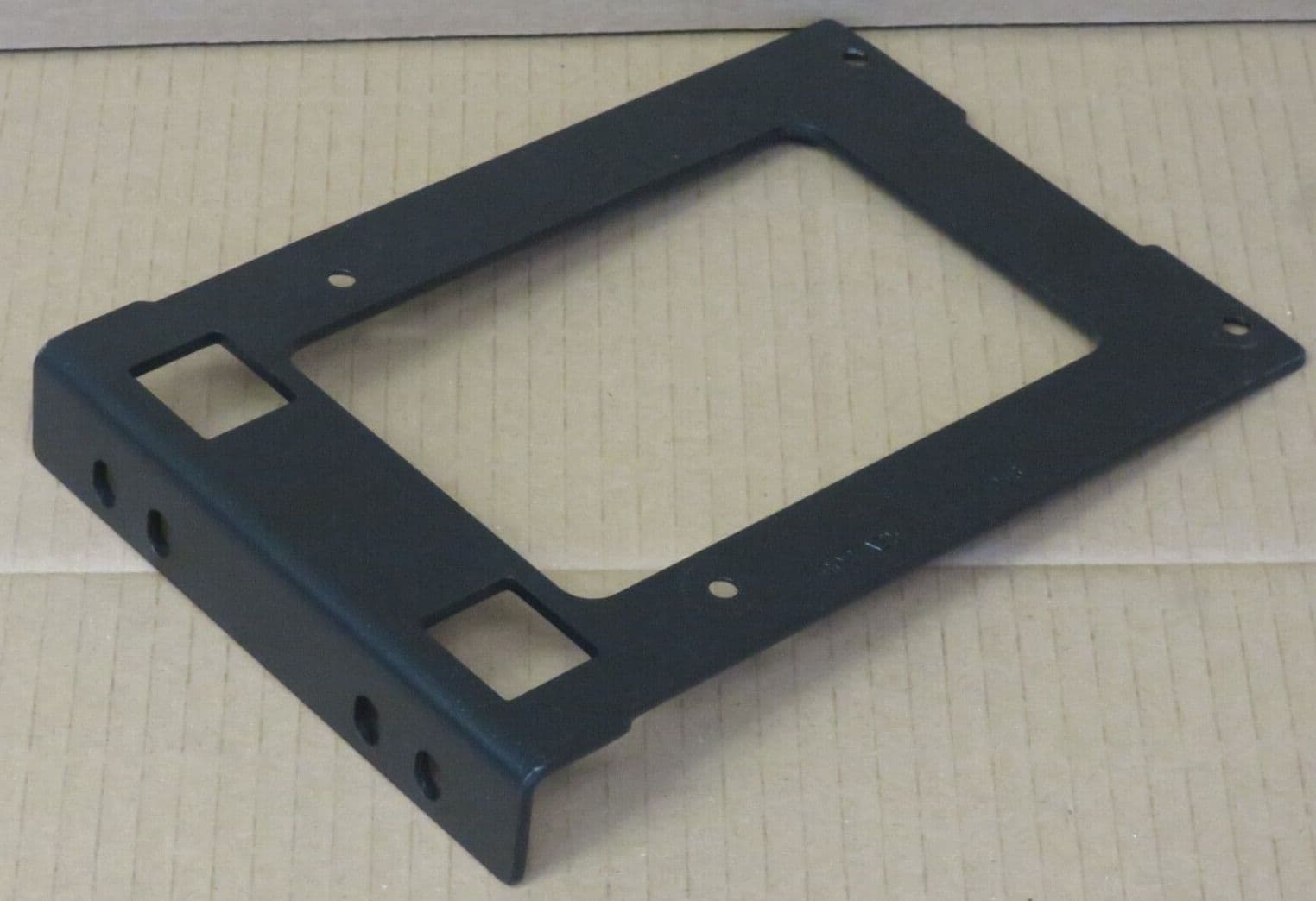 APC 2x Rack Mount Ear Brackets 3U for SRT5K SRT6K 870-24120B