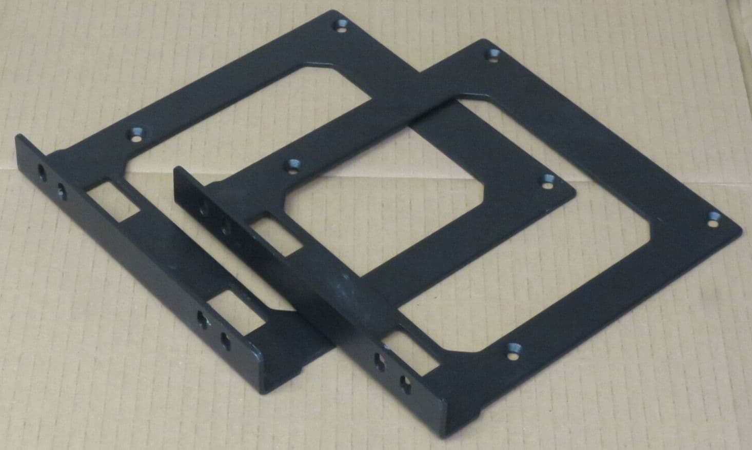 APC 2x Rack Mount Ear Brackets 4U for SRT8K SRT10K 870-23848A