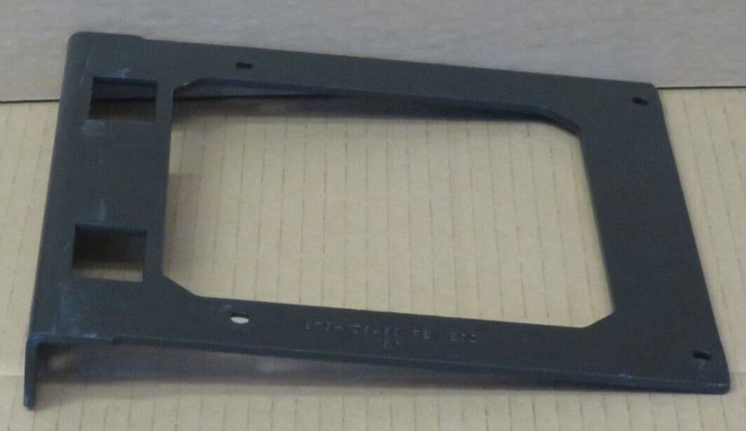 APC 2x Rack Mount Ear Brackets 4U for SRT8K SRT10K 870-23848A