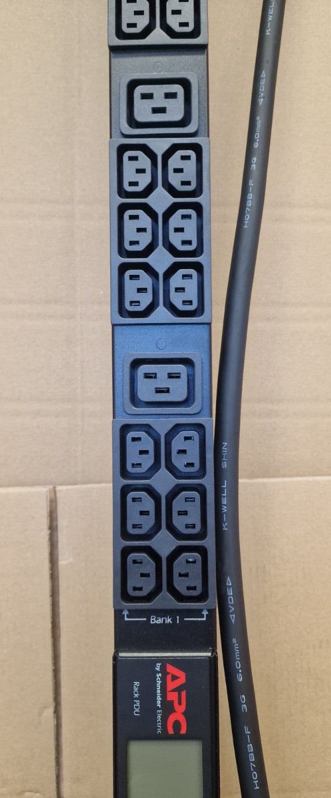 APC AP8853 Metered Rack 2G PDU 32A 230V 36xC13 6xC19 Power Distribution ...