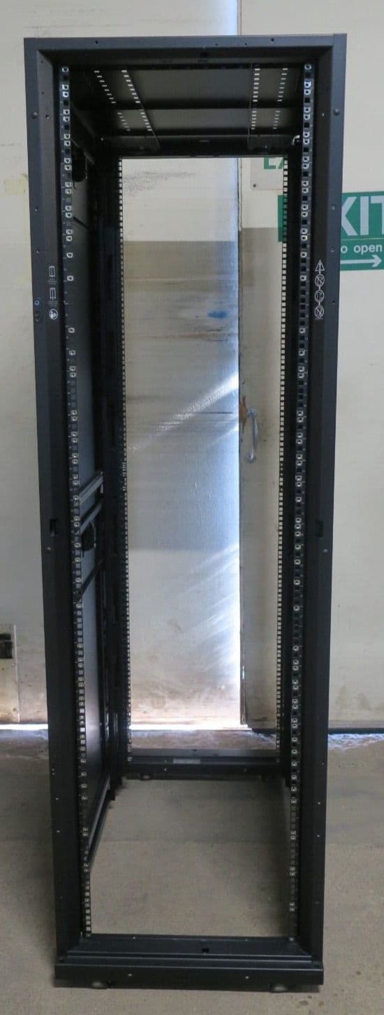 APC AR3100 NetShelter SX Server 19" 600mm x 1070mm Networking Rack ...