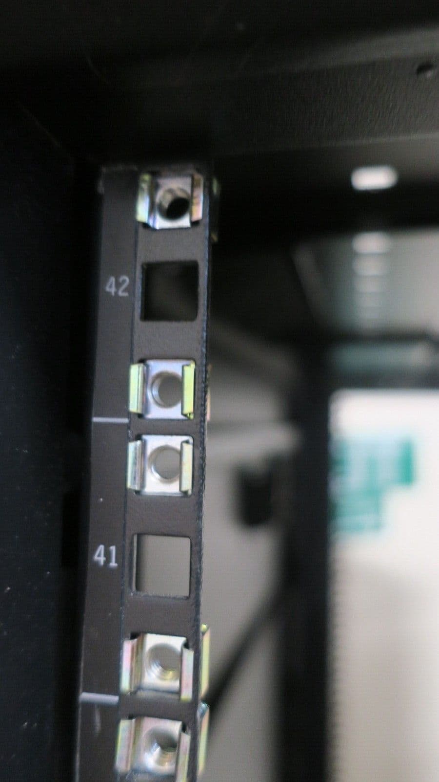 APC AR3100 NetShelter SX Server 19" 600mm x 1070mm Networking Rack Cabinet 42U