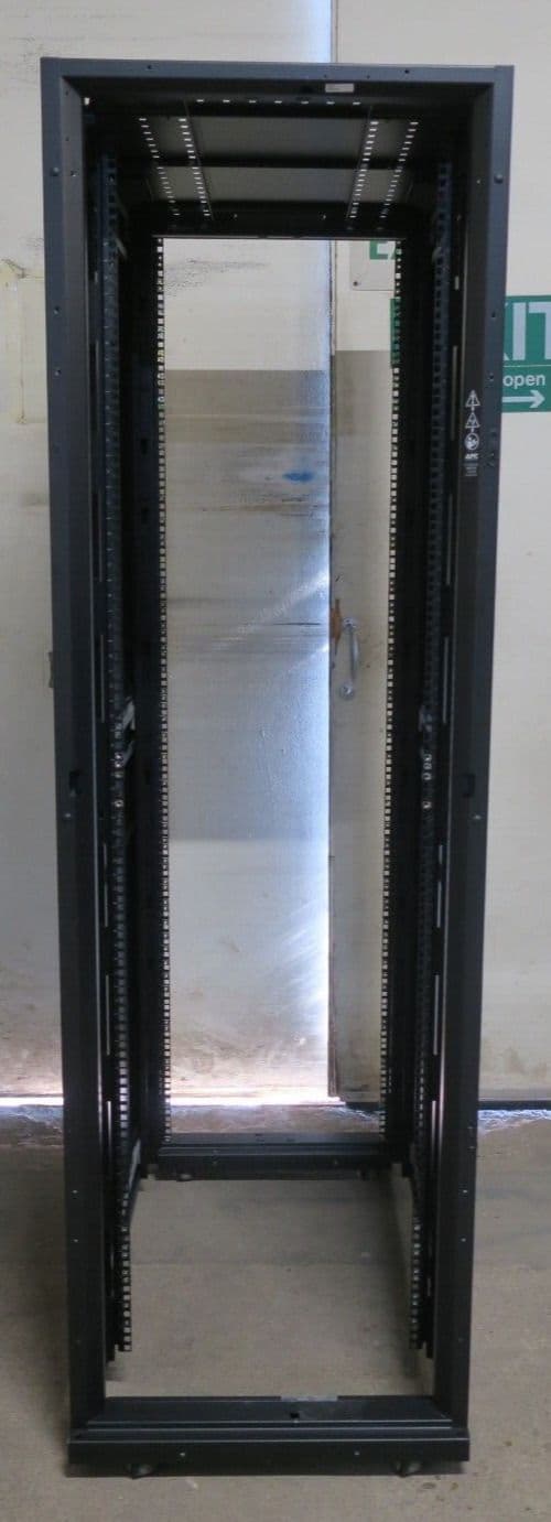 APC AR3100 NetShelter SX Server 19" 600mm x 1070mm Networking Rack ...