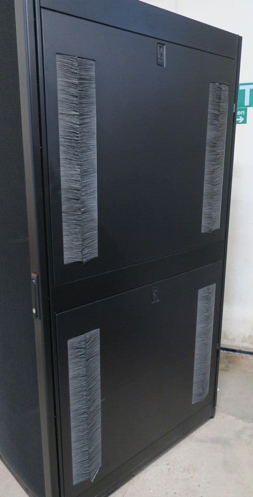 APC AR3150 Netshelter SX 42U Wide 750mm x 1070mm Server Rack Cabinet AR7305A