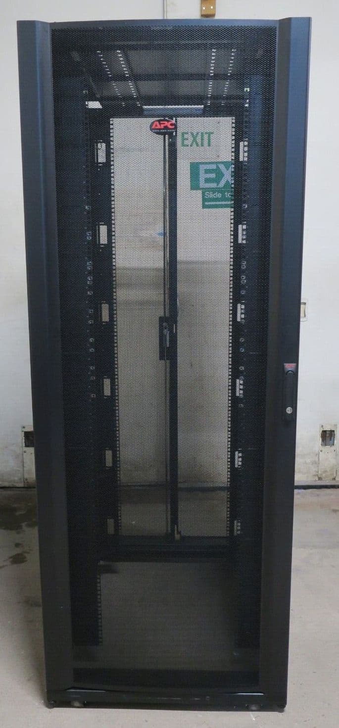 APC AR3150 Netshelter SX 42U Wide 750mm x 1070mm Server Rack Cabinet Enclosure